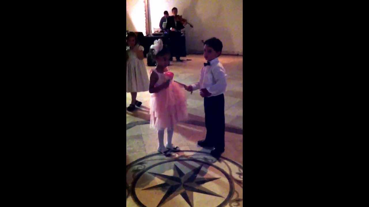 Little boy dancing Harlem shake - YouTube