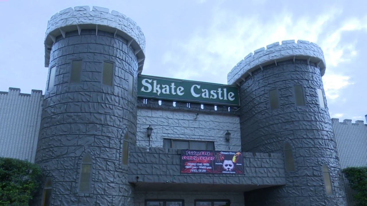 Viral Video of Police Handcuffing a Minor at Skate Castle - YouTube