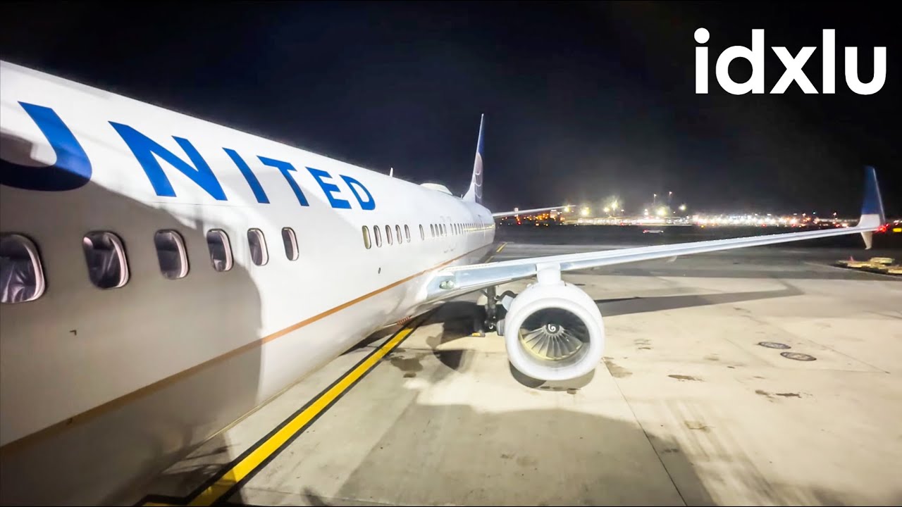 United Airlines - First Class | 737-900ER | Chicago (ORD) Newark (EWR ...