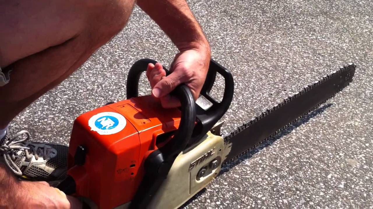 How-To Operate a Chain Saw: Northside Tool Rental - YouTube