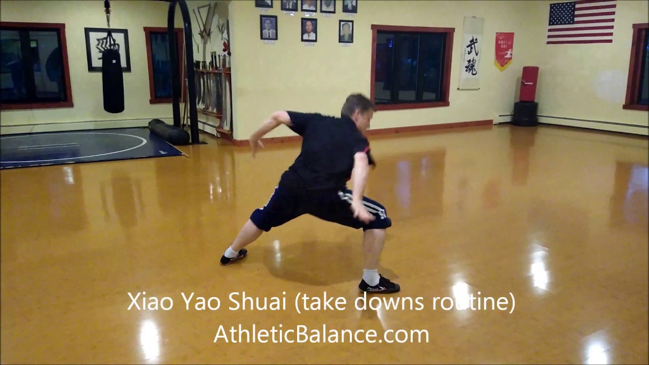 Xiaoyao Shuai - Chinese wrestling style solo routine - YouTube