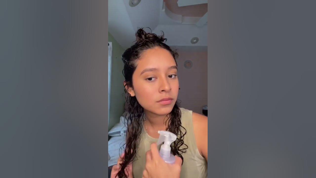 How to Maintain Hydrated and Defined Curls | Color Wow Shook + Flo-etry Tutorial | Shorts - YouTube