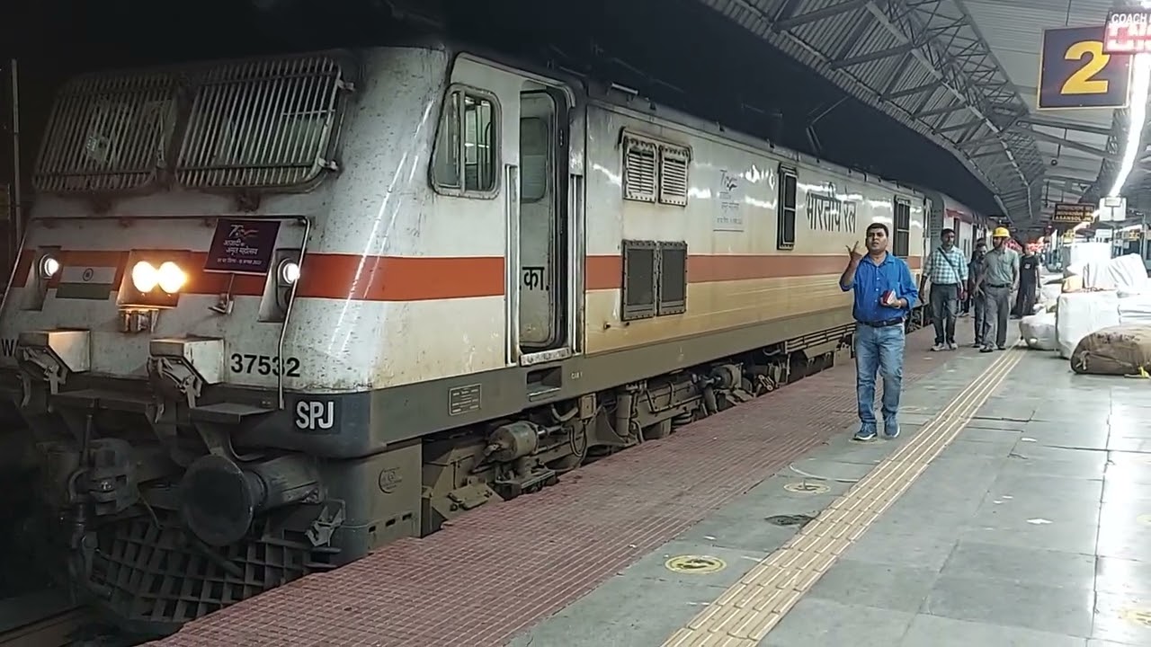Asansol railway station south bihar express and doon express@Jash Vlogger - YouTube