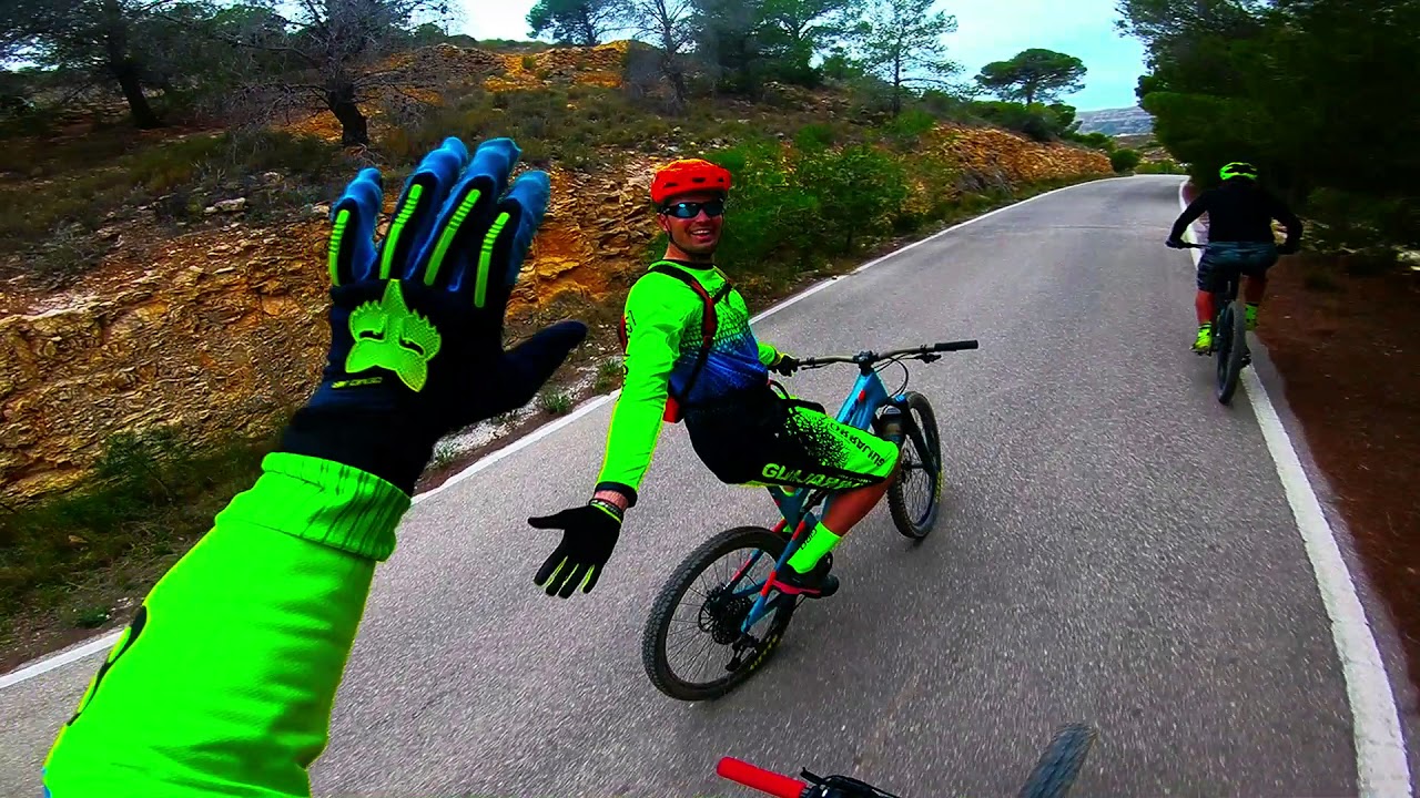 LA MAREA AMARILLA - LA MOMIA Y LAS MEONAS. - YouTube