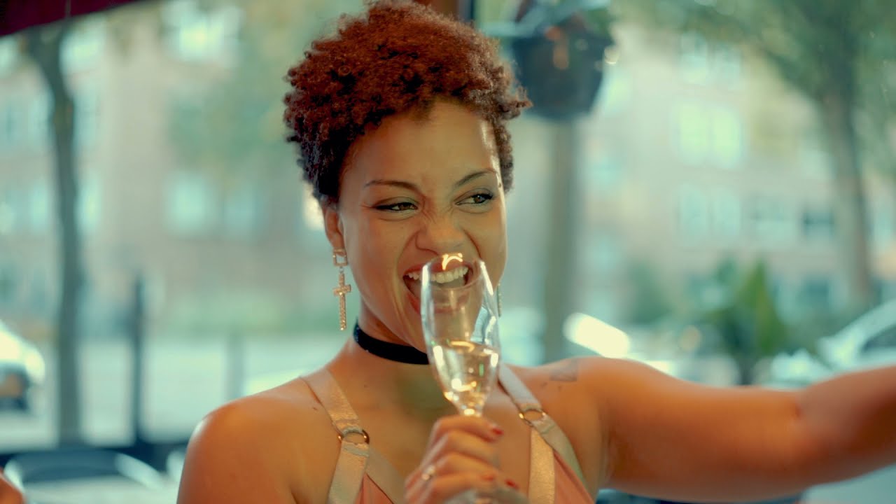 BELLA - BLAKE D3 (Video Oficial) - YouTube