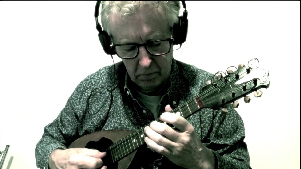 Piperkovo Kolo - Stephen Lalor (mandolin, guitar, bass) - YouTube