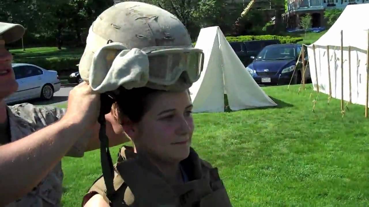 Marine Basic Infantry Gear in 1 Minute! - YouTube