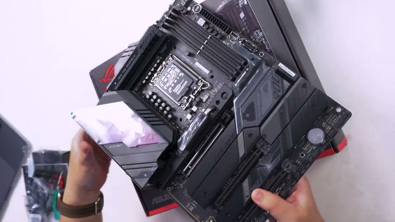UNBOX ASUS ROG STRIX Z790E GAMING - YouTube