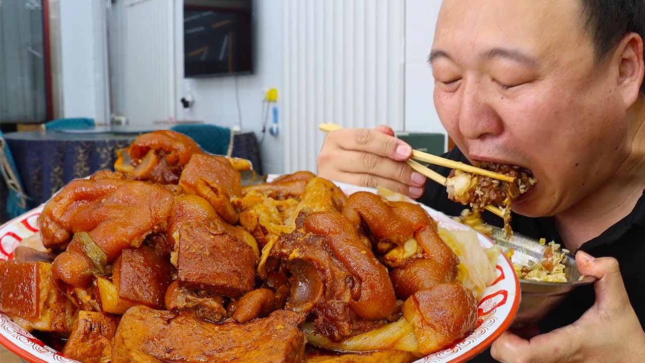 Chinese Food Show | 4 Large Pig's Trotters Are Used As "Crispy Pot ...