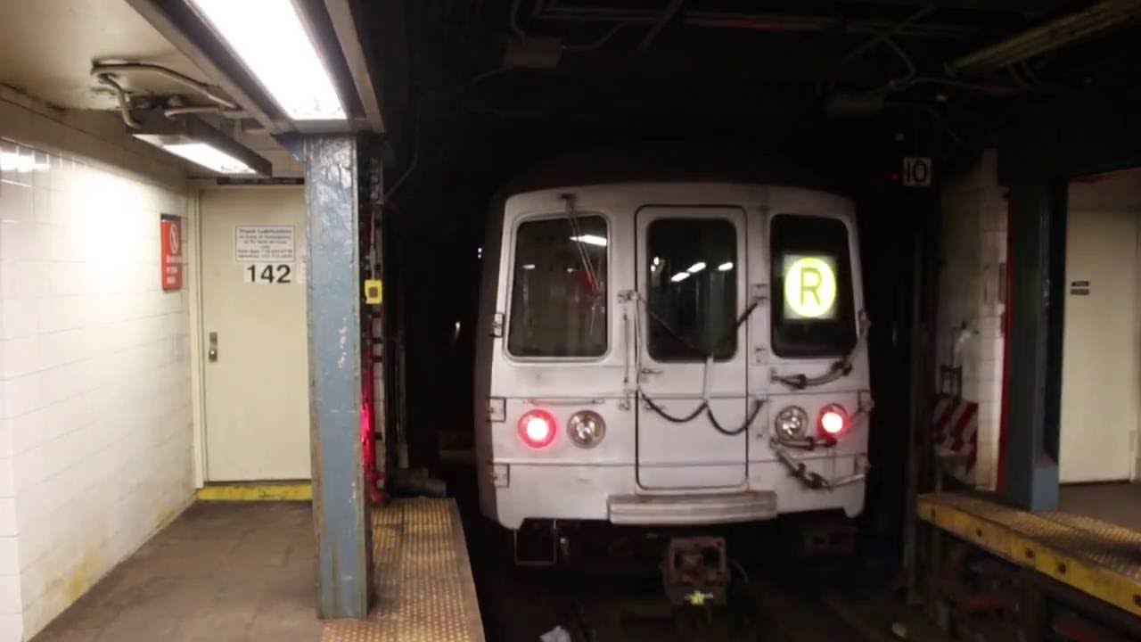 MTA NYC Subway R train leaving Whitehall St/South Ferry - YouTube