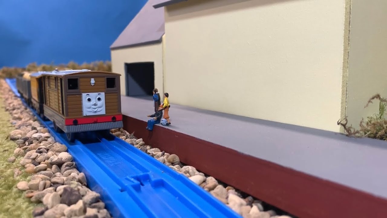 Toby and the Stout Gentleman | Toby meets The Fat Controller - YouTube