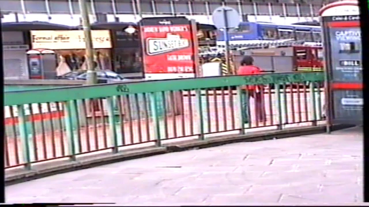 RETRO 2005 - 2 Pumps Responding - West Midlands Fire Service - YouTube