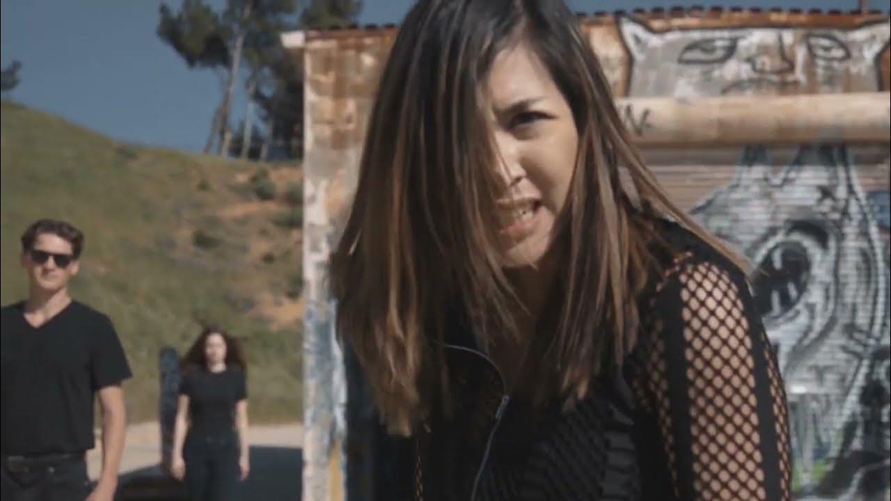 7 vs 1 girl Martial Arts Action Scene - YouTube