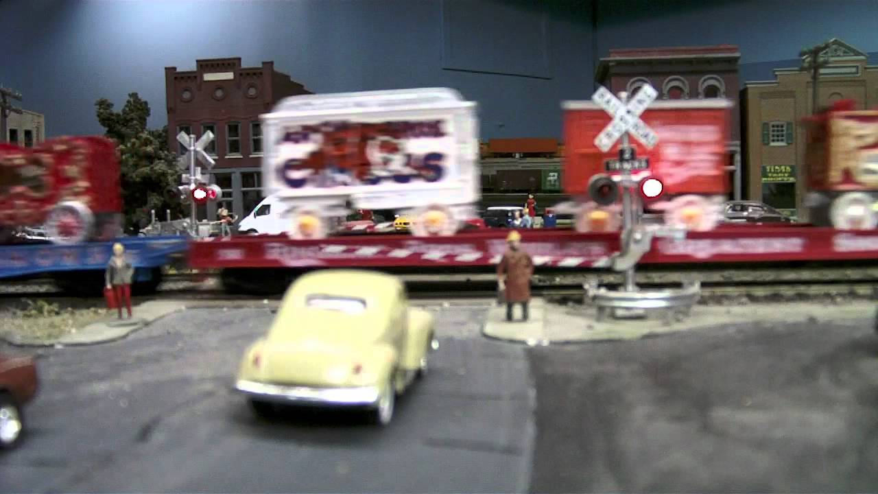 SCOTTS LAYOUT REVISITED CIRCUS TRAIN - YouTube