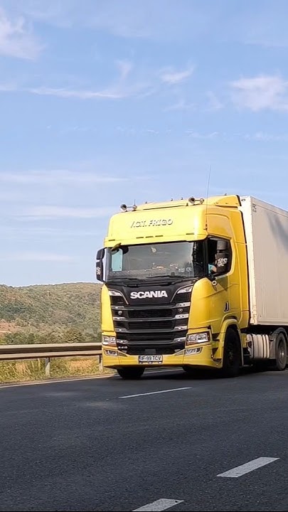 Truckspotting RO (sequence from a video) #scania - YouTube