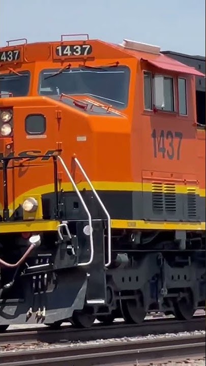 BNSF SD60M Duo w/ Great K3LA Leads Local - YouTube