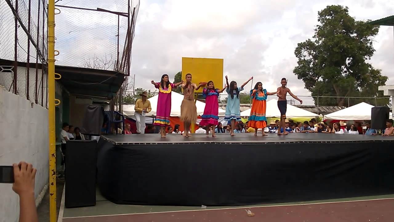 Baile Indígena - Región Guayana (Danza Piaroa) - YouTube