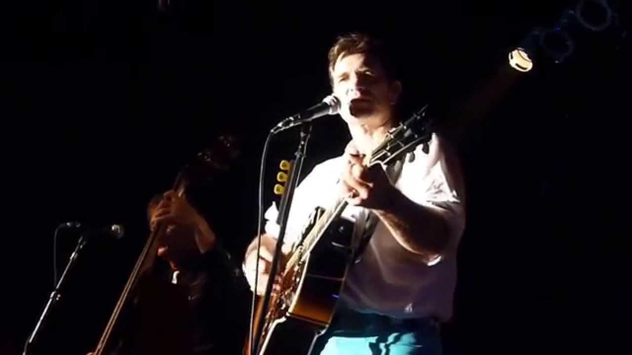 Chris Isaak and Engaged Couple in Audience - YouTube