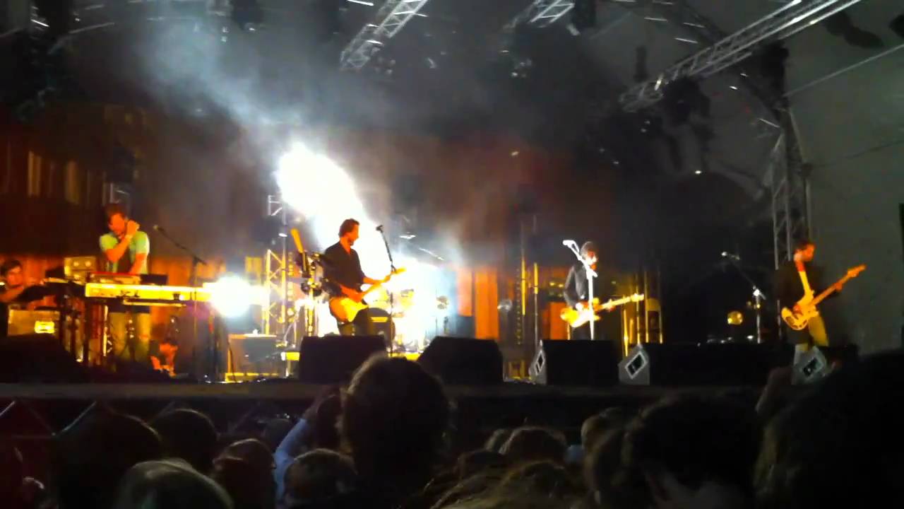 Deus - Instant Street (Live at Bruis Maastricht) - YouTube