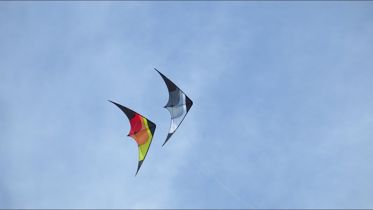 Flying 2 HQ Midi kites at the same time. - YouTube