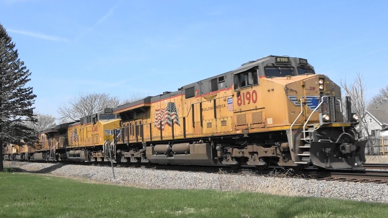 UP 8190 Leads a Z-Train, Galesburg, IL 4/12/25 - YouTube
