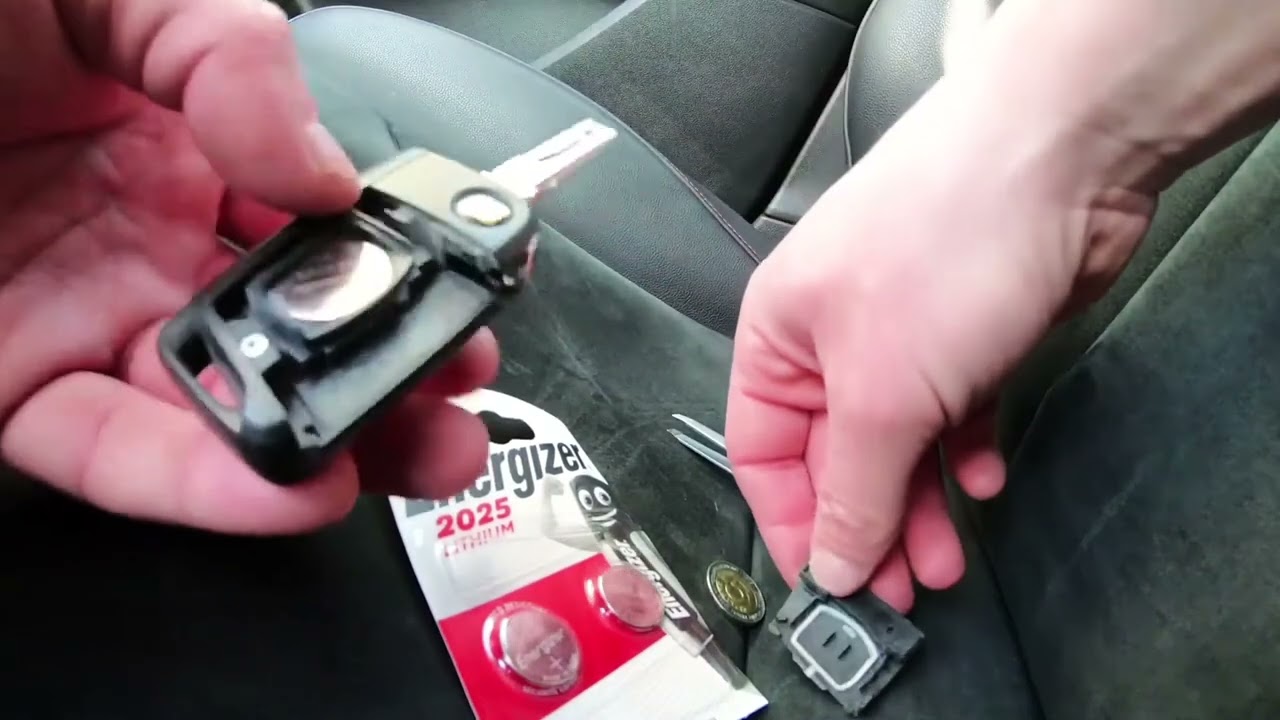 Come sostituire le batterie del telecomando Seat Leon 5F - YouTube