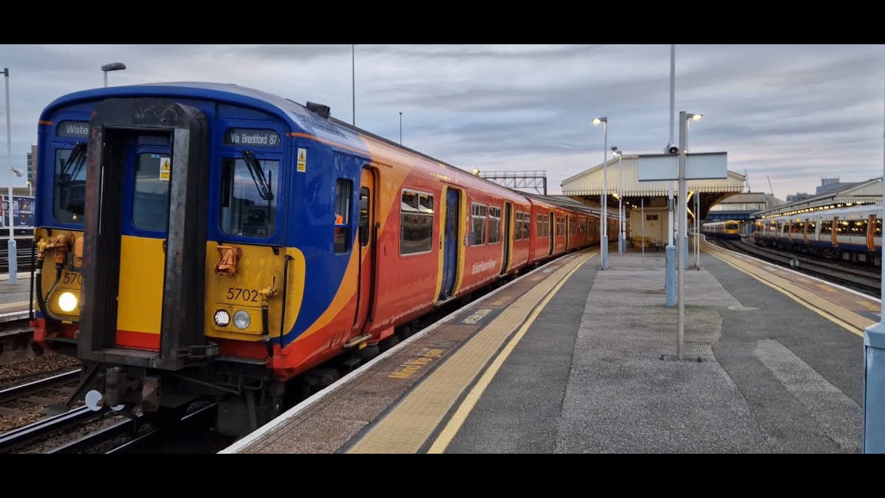 Trains at Clapham Junction Inc. the retro Class 455 emu | 07/01/24 ...