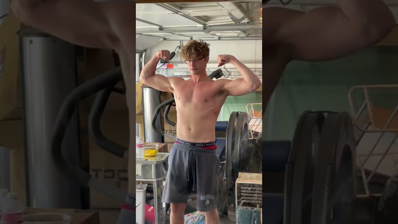 My 1 Year Body Transformation 👀 - YouTube