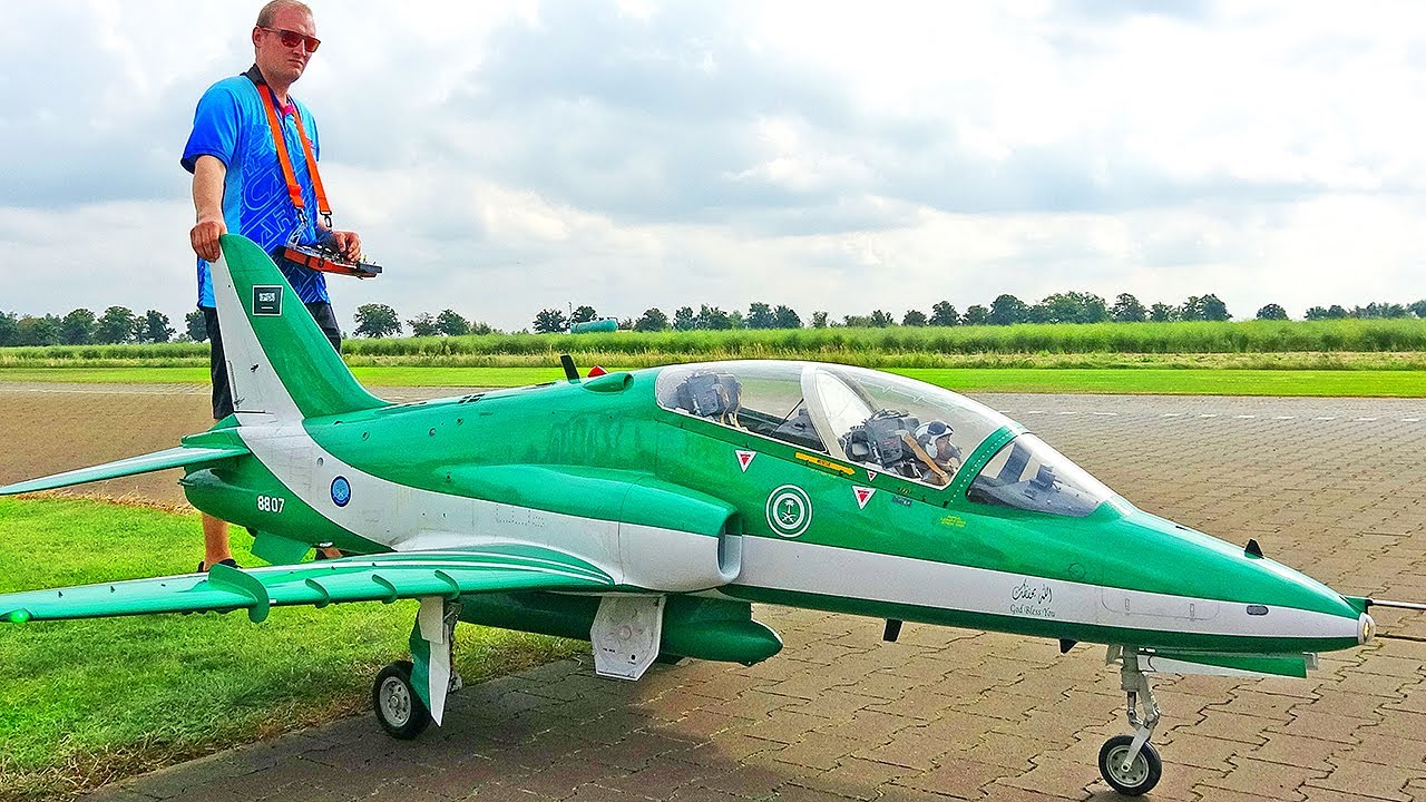 XXL BAE HAWK SAUDI HAWKS SCALE MODEL RC TURBINE JET DEMONSTRATION ...