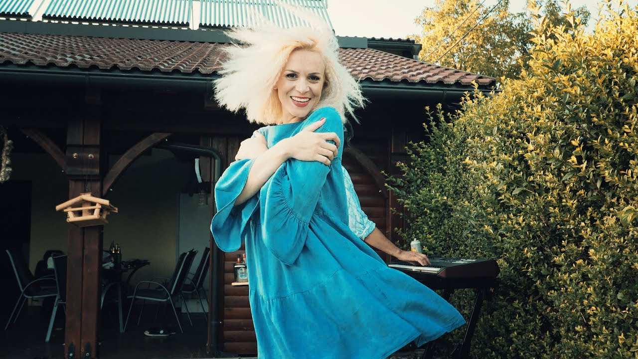 Ivana Marić - Jao meni (OFFICIAL VIDEO) - YouTube