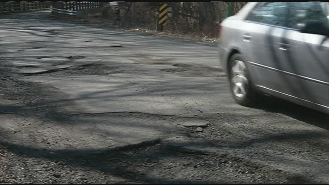 Drivers in Westfield dodging potholes on the road - YouTube