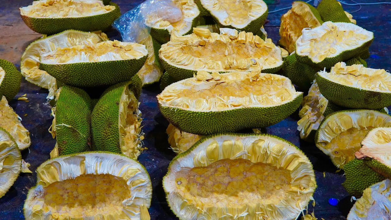 Giant Jackfruit from Thailand is Expertly Cut and Reveals an Abundance of Juicy Flesh - YouTube