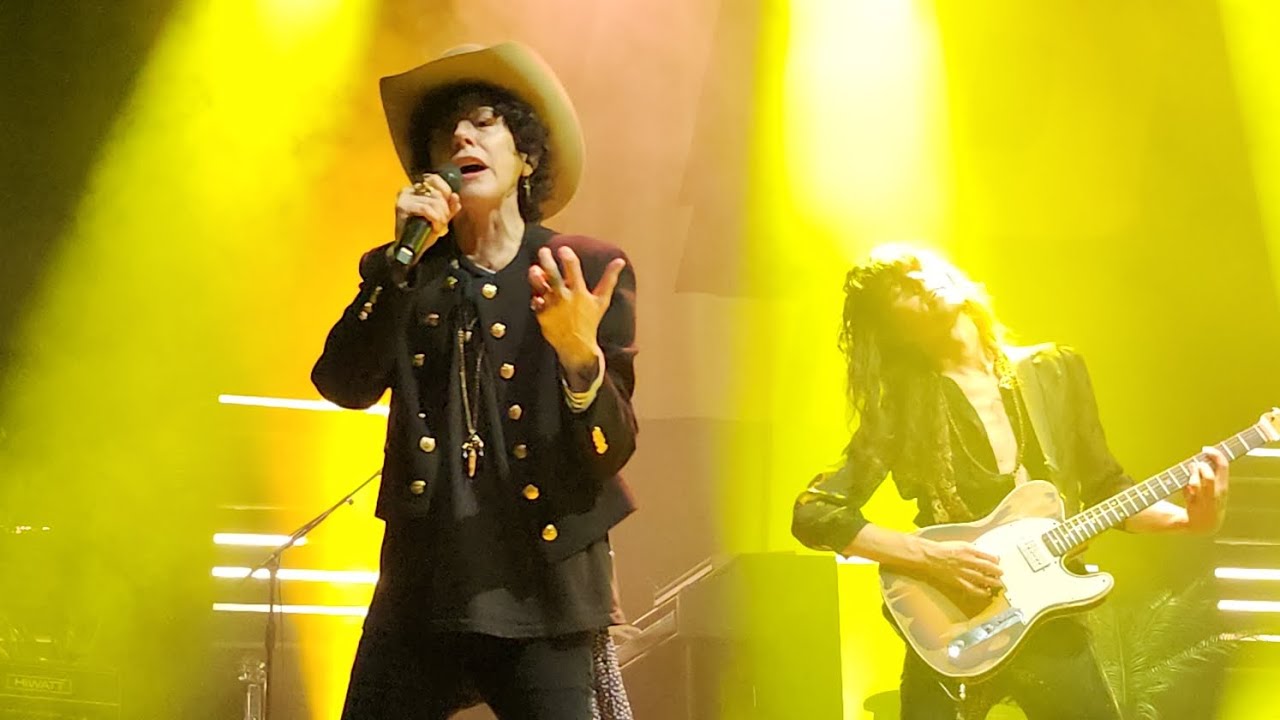 LP - Girls go wild | love lines tour 2024 | Copenhagen - YouTube