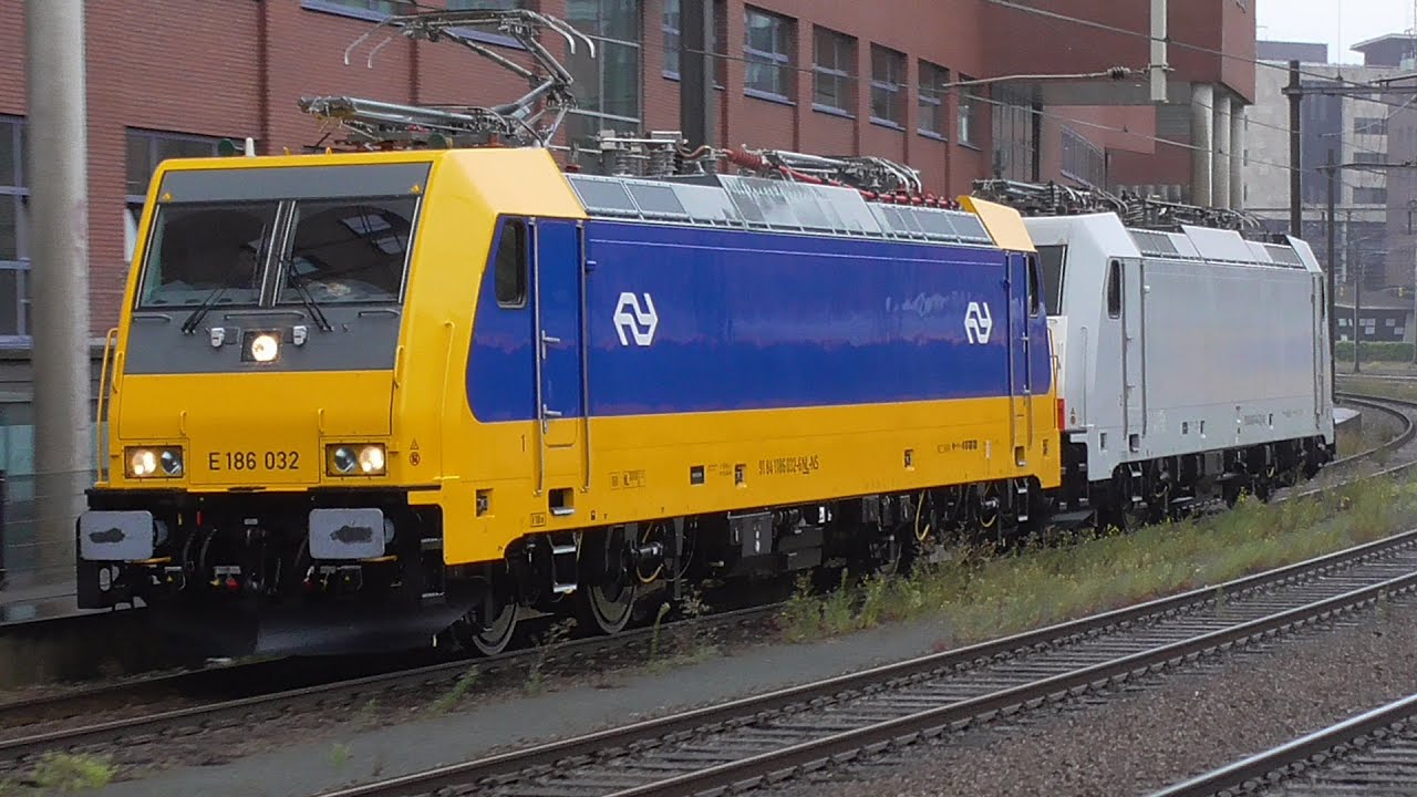 NS TRAXX 186 032 + 186 144 door station Amersfoort richting Amsterdam ...