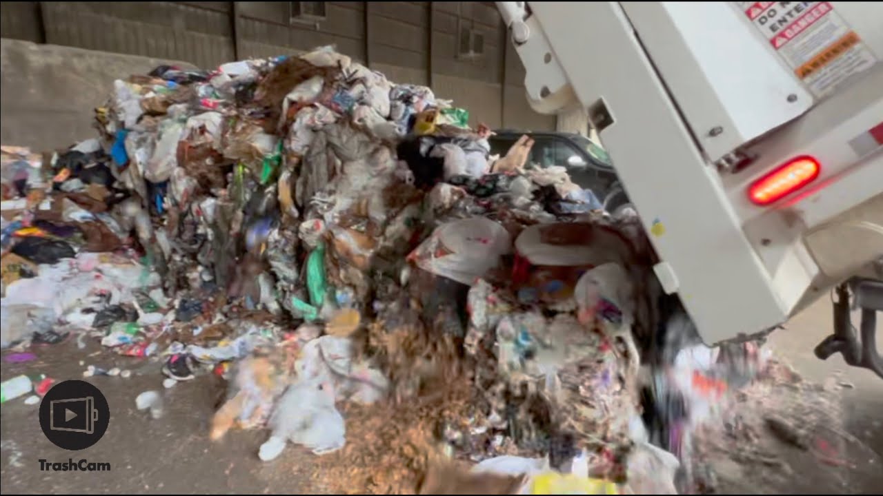 [WATCH] Trash juice EVERYWHERE. Check out this trash truck unloading ...