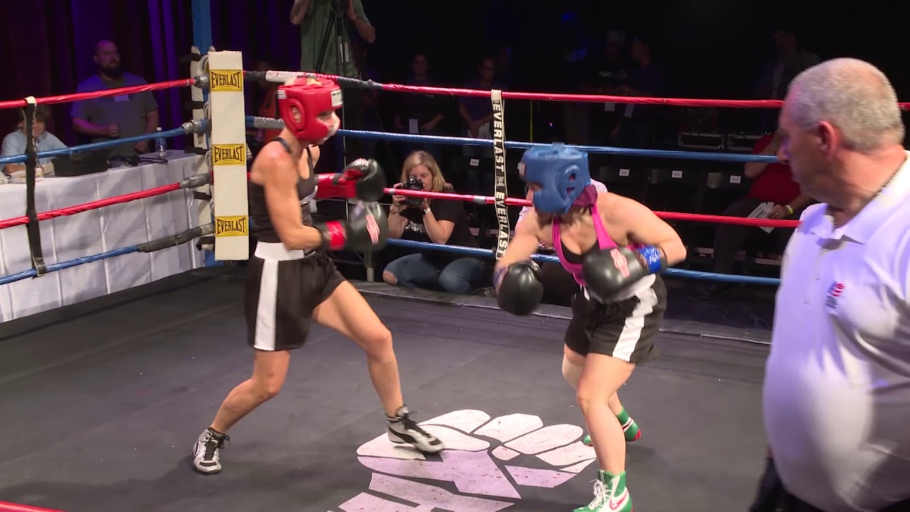Fight 1 Karin Romanowski vs Helena Meirinho - YouTube