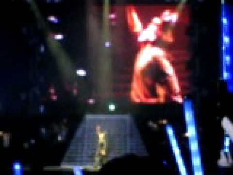Wu Fa Wu Tian - Show Lo's 3D concert - freestyle 2.AVI - YouTube Music