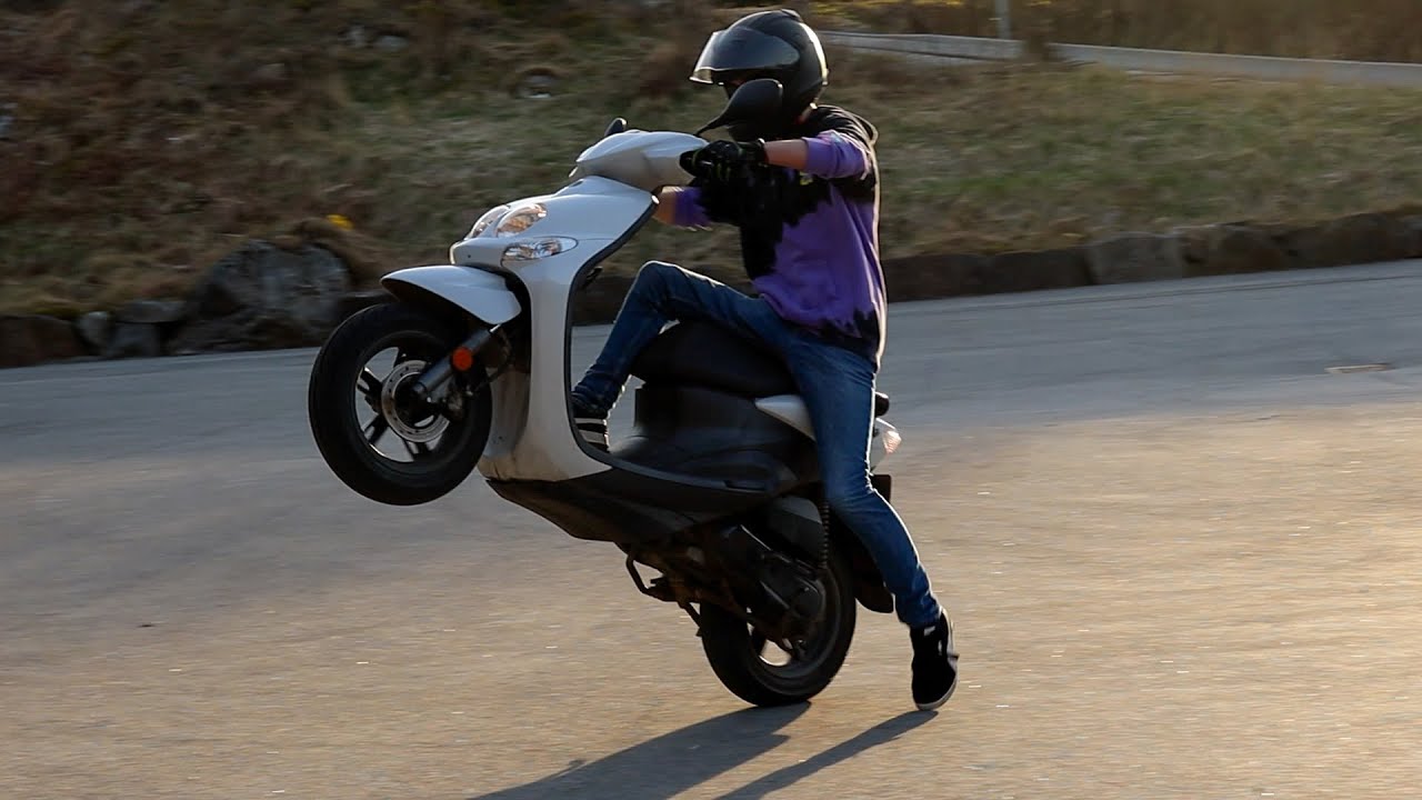 Yamaha Neos 4T Stunt Edit 2023 (Wheelies and circles) - YouTube