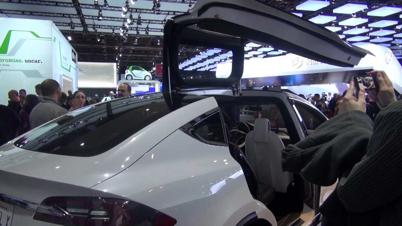 Estande da Tesla Motors em Detroit - YouTube