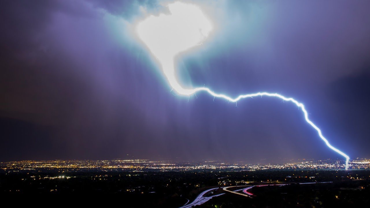 Electrifying! Lightning puts on thrilling show over Salt Lake City ...