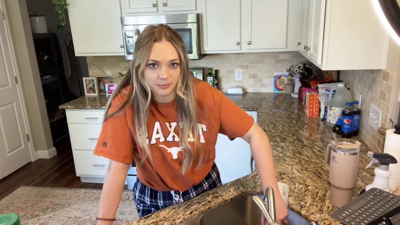 Brittt 2022/09/20 - COOKING IDK WHAT. I AM TIRED LETS DRINK COFFEE ...
