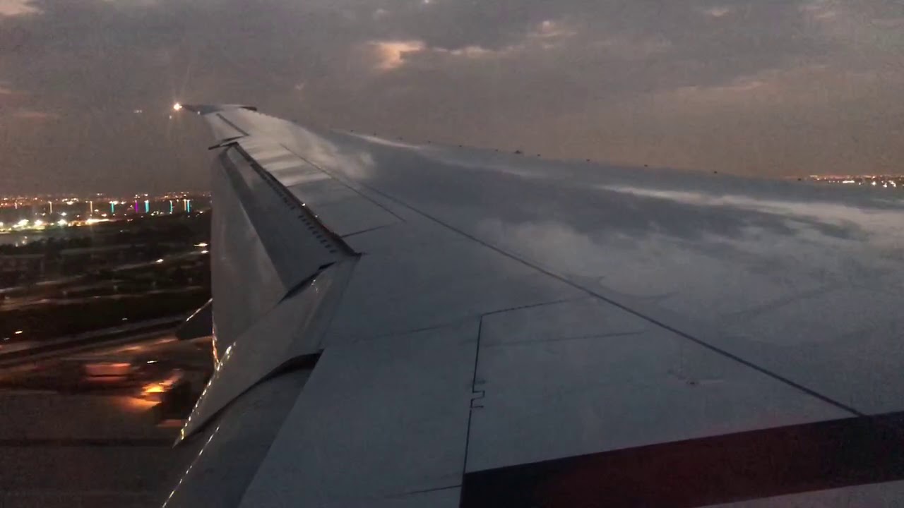 Qatar Airways , Landing in Doha B777-3 - YouTube