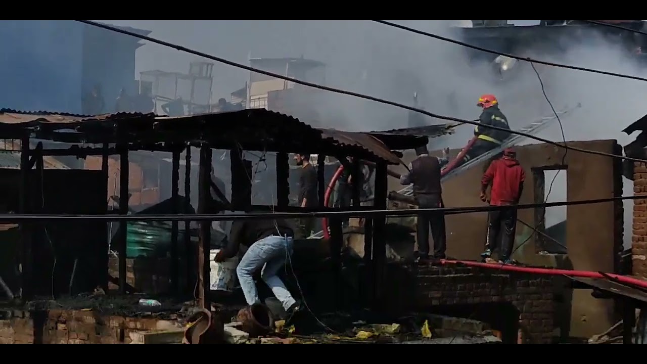 Heavy Fire broke out at Kursoo #Rajbagh #Srinagar - YouTube