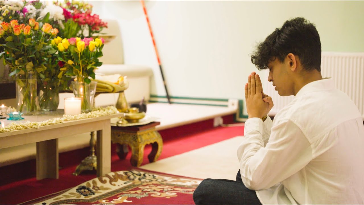 Buddhism: Chanting - YouTube