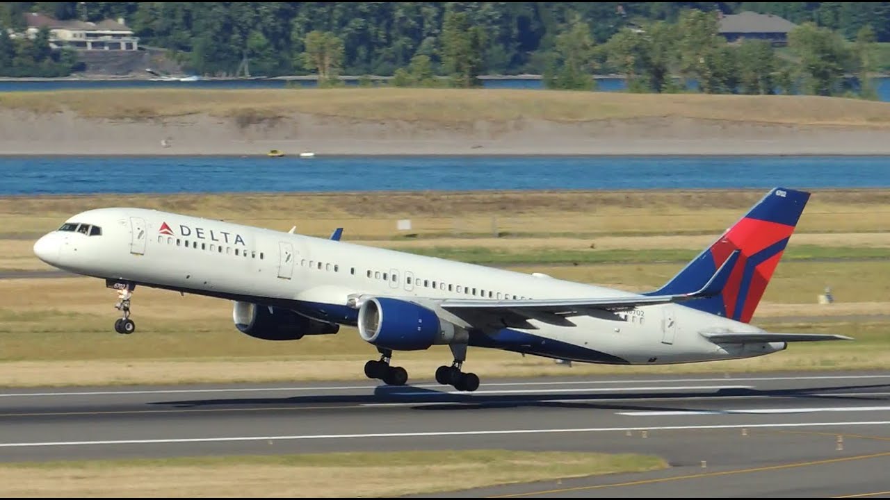 Delta Airlines Boeing 757-200 [N6702] takeoff from PDX - YouTube