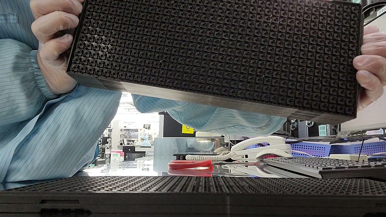 4 x 4 QFN Tray卡料狀況 - YouTube