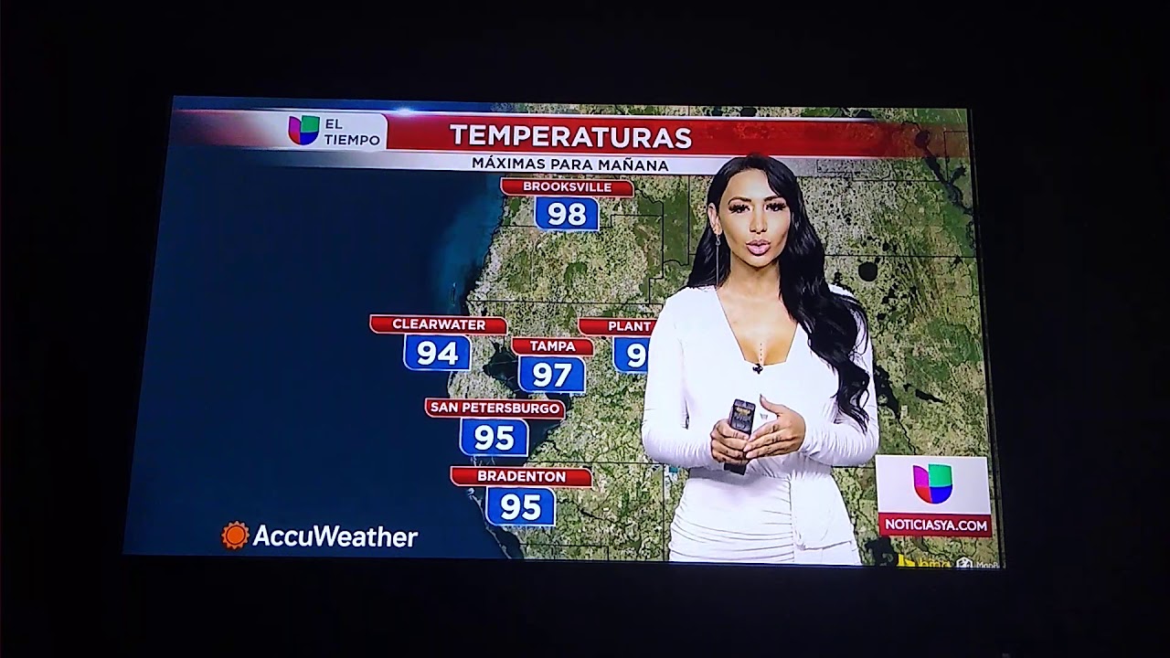 Perla Mont Sexy Legs White OutFit El Tiempo - YouTube