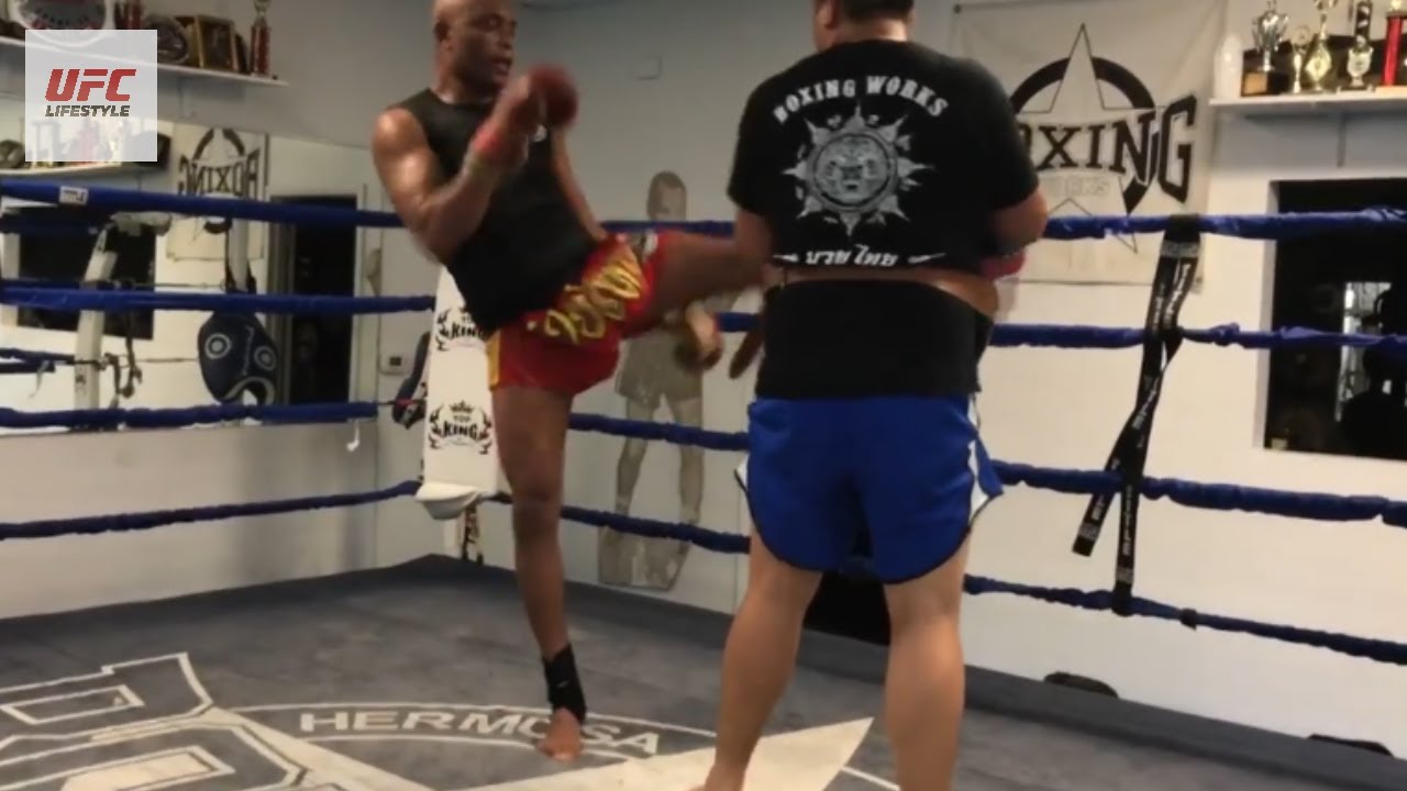 Anderson Silva Muay Thai Training 08.13.2020 - YouTube