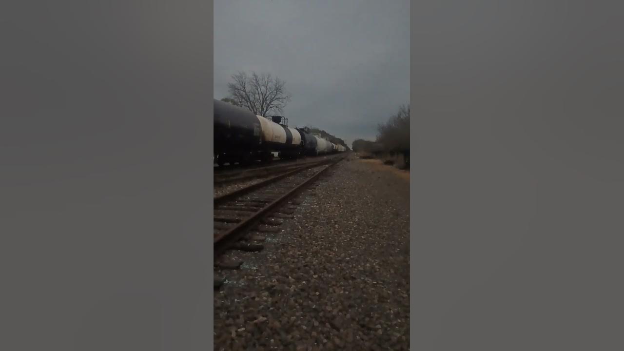 SD70M EMD 3832 leader leads C45AH leads mixed freight at Galveston sub #railfan - YouTube