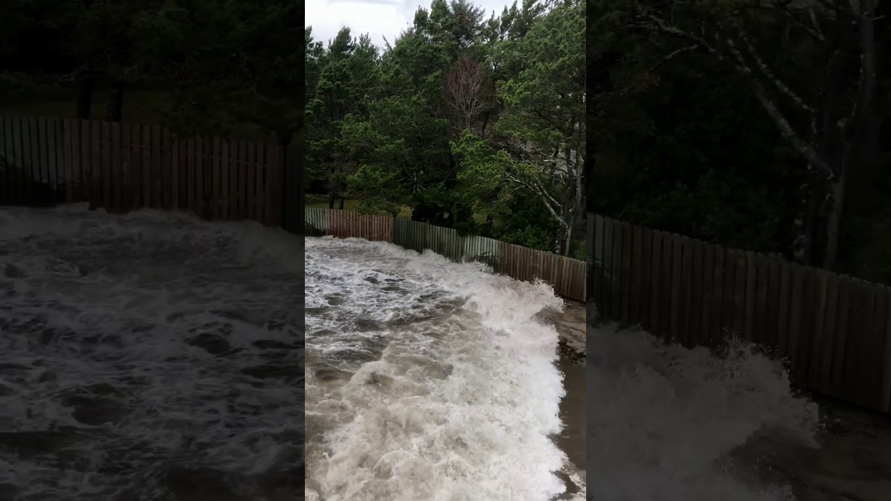 Oregon coast storm surge - YouTube